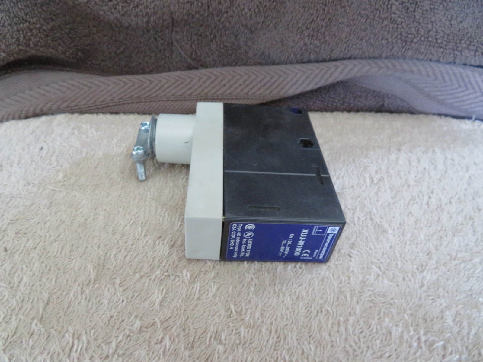 NEW TELEMECANIQUE XUJ-M1000 PHOTOELECTRIC SENSOR | eBay