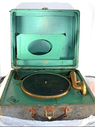 Vintage Victor Victrola Talking Machine Portable Hand Crank Record ...
