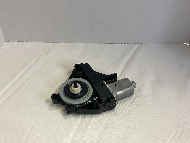 Volvo Xc60 Front Door Window Motor Driver Side 2010-2017 OEM 31253061 ...