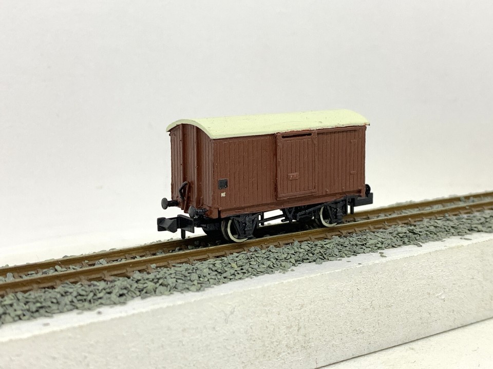 6x Kit Built N Gauge LNER Fish Vans + Farish Brake Van | eBay UK