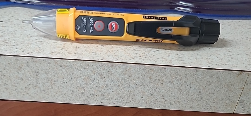 Klein Tools Non-Contact Voltage Tester, Dual Range, w/ Laser Pointer ...