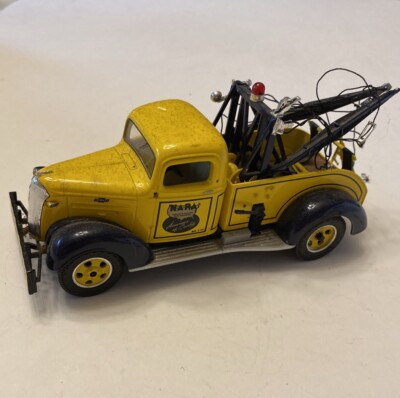 Preowned First Gear 19-2375 1937 Chevrolet Tow Truck NAPA 75th Anniv. 1 ...