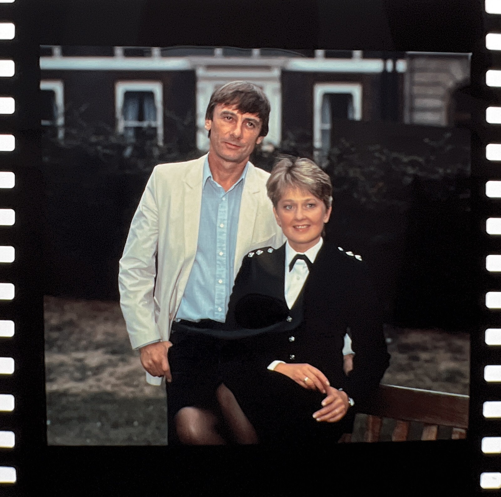 UK1-274 TOM GEORGESON & ANNA CARTERET "JULIET BRAVO" Orig 2x2 Color ...