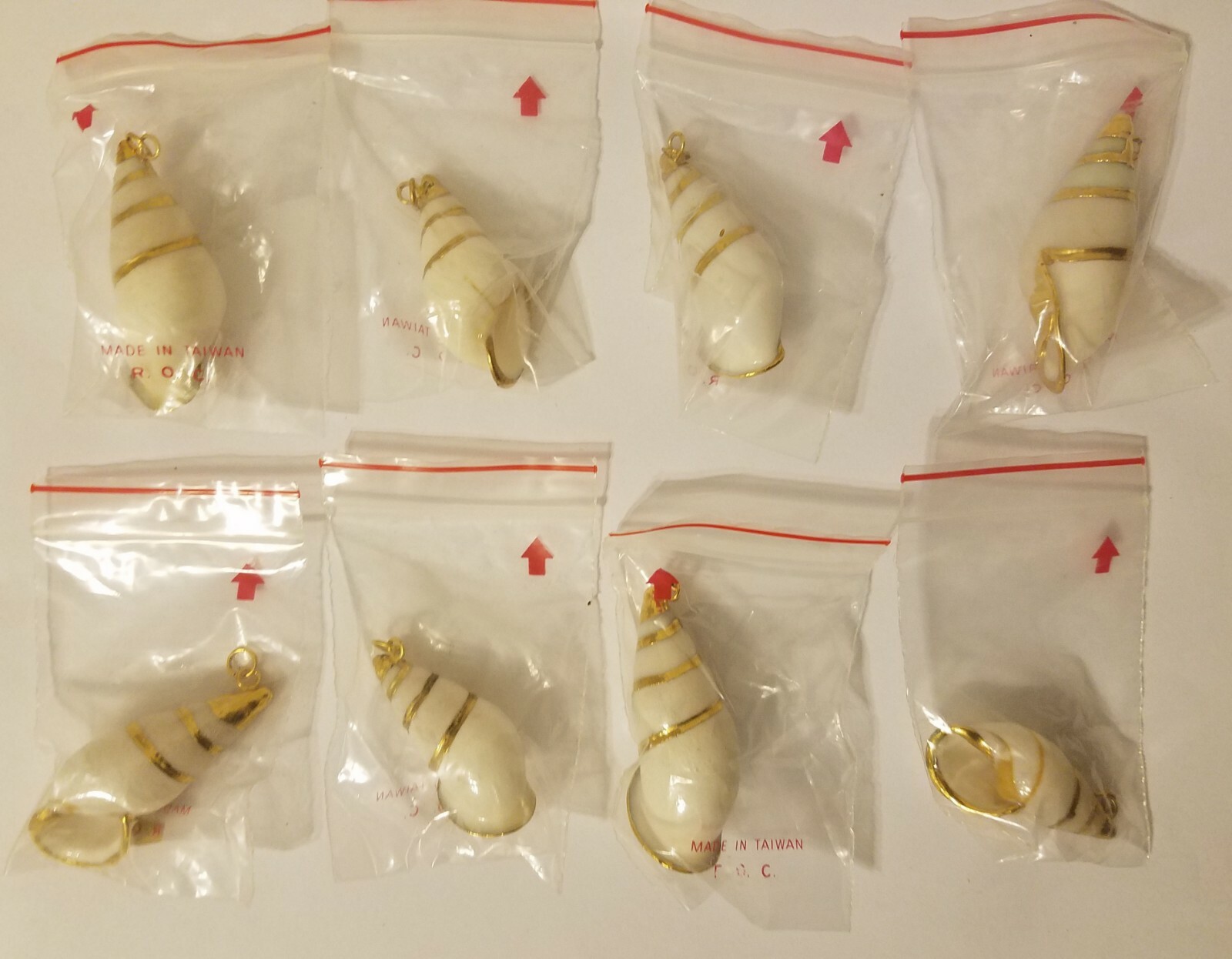 8 pcs White & Gold Plastic Seashell Conch Shell Nautical Craft Charms ...