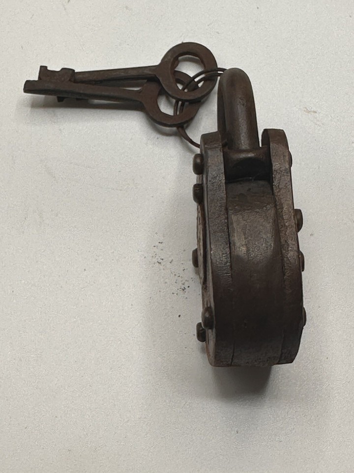 Antique Finish Rustic Cast Iron Sing Sing Gate Lock Padlock 2 Keys SAME ...