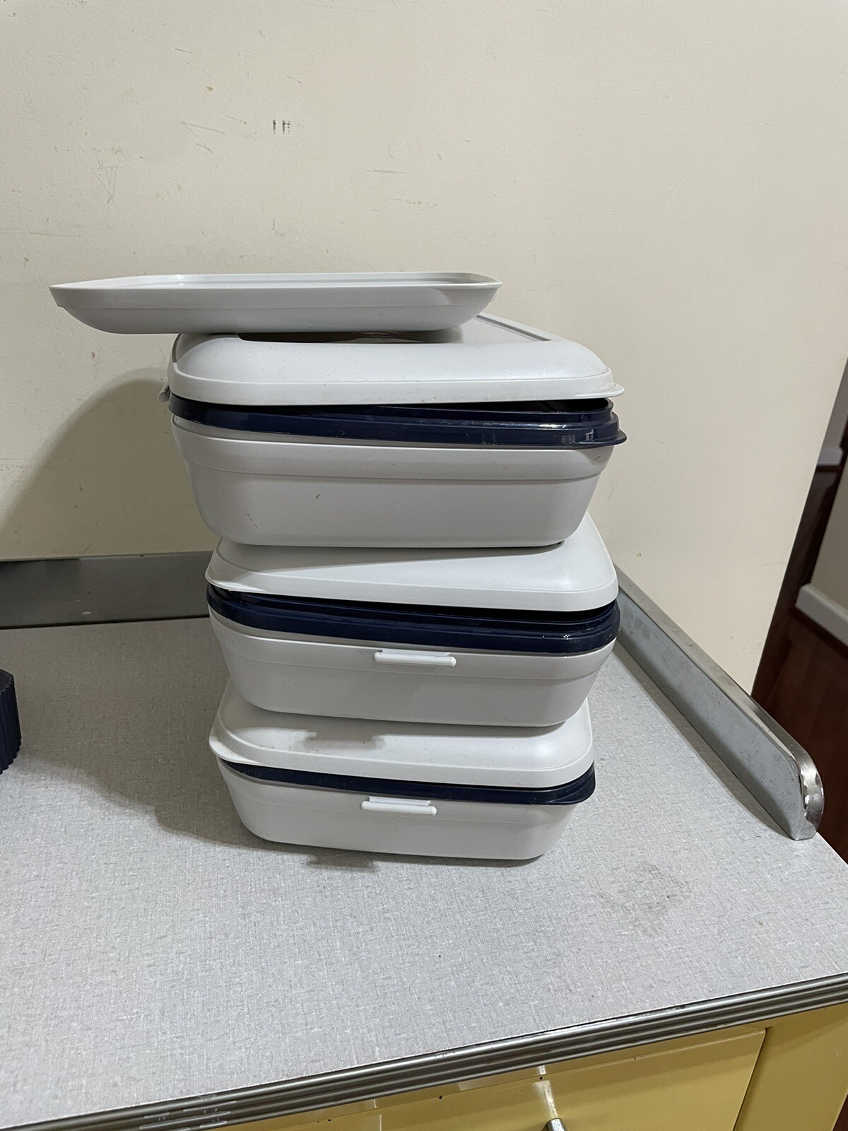 VTG Tupperware party carrier, come with 4 plates Excellent Condition | eBay