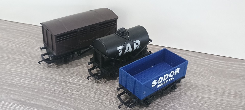 Hornby Thomas The Tank Engine Freight Wagons X 3 Cattle Wagon Sodor ...