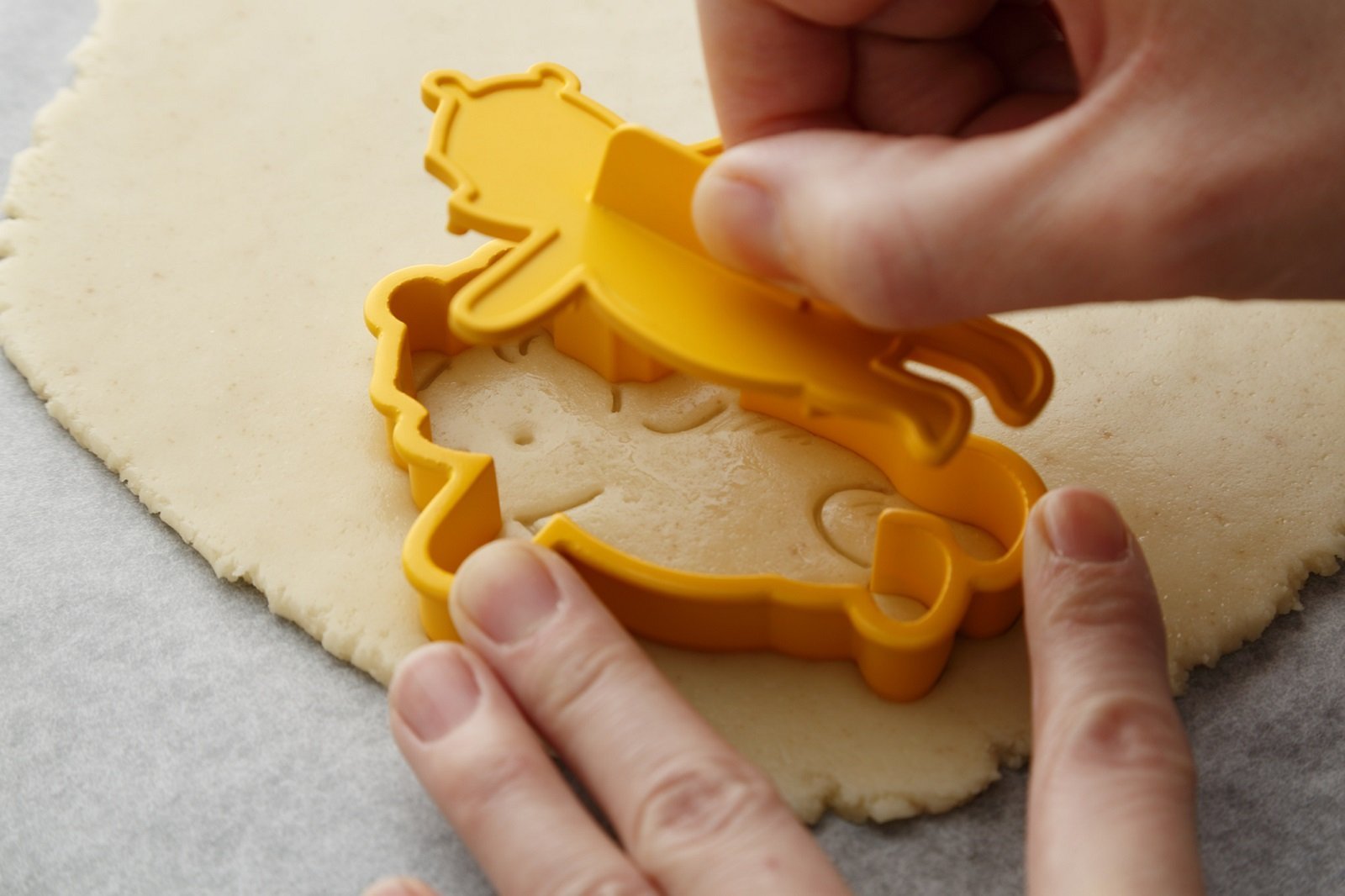 Winnie The Pooh Hugging Cookie Book 2017 W/cookie Cutter Mold Sweets ...