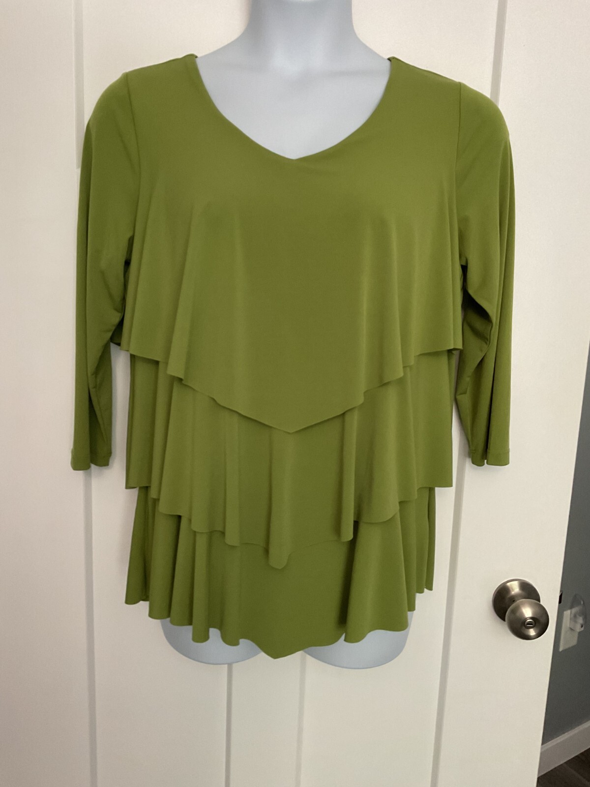 Susan Graver size M V-neck 3/4 length sleeves stretch top | eBay