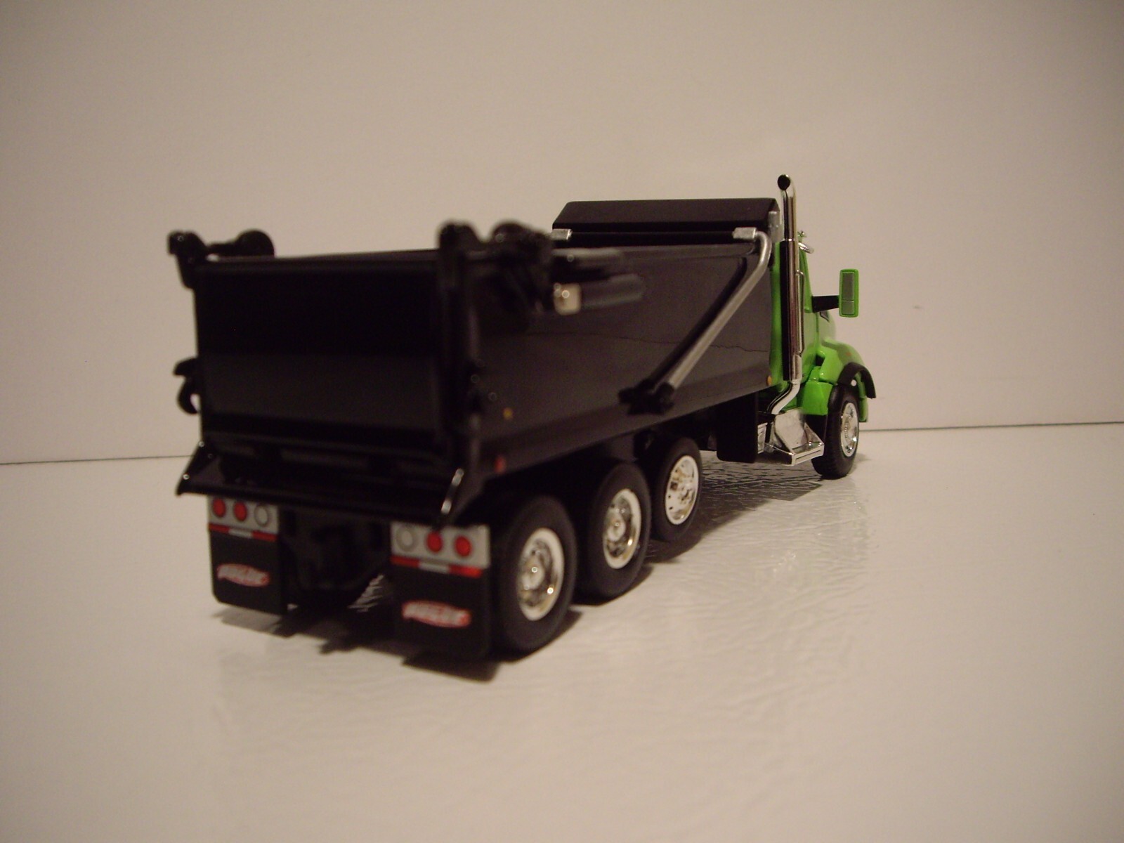 DCP FIRST GEAR 1/64 LIME GREEN & BLACK KENWORTH T880 TRI-AXLE ROGUE ...