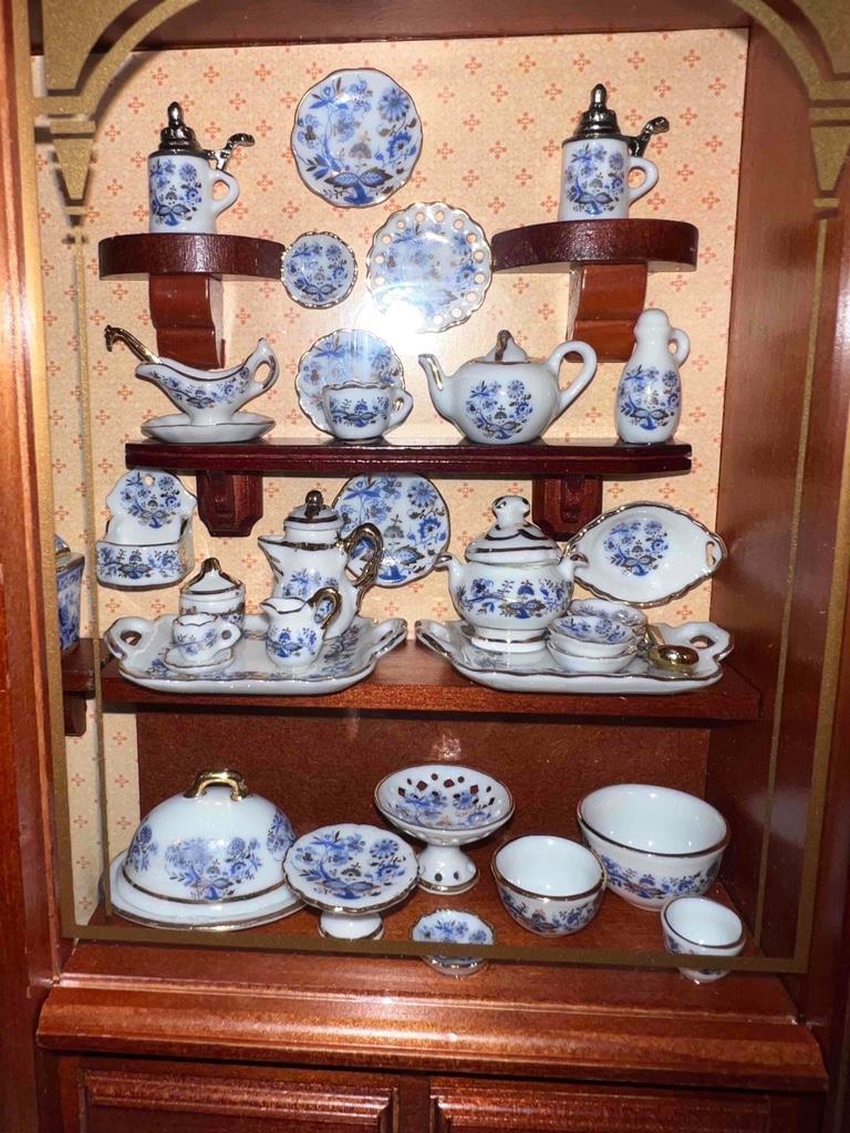 MINIATURE DOLLHOUSE 1:12 REUTTER MINIATURES PORCELAIN SHOP PICTURE BOX ...