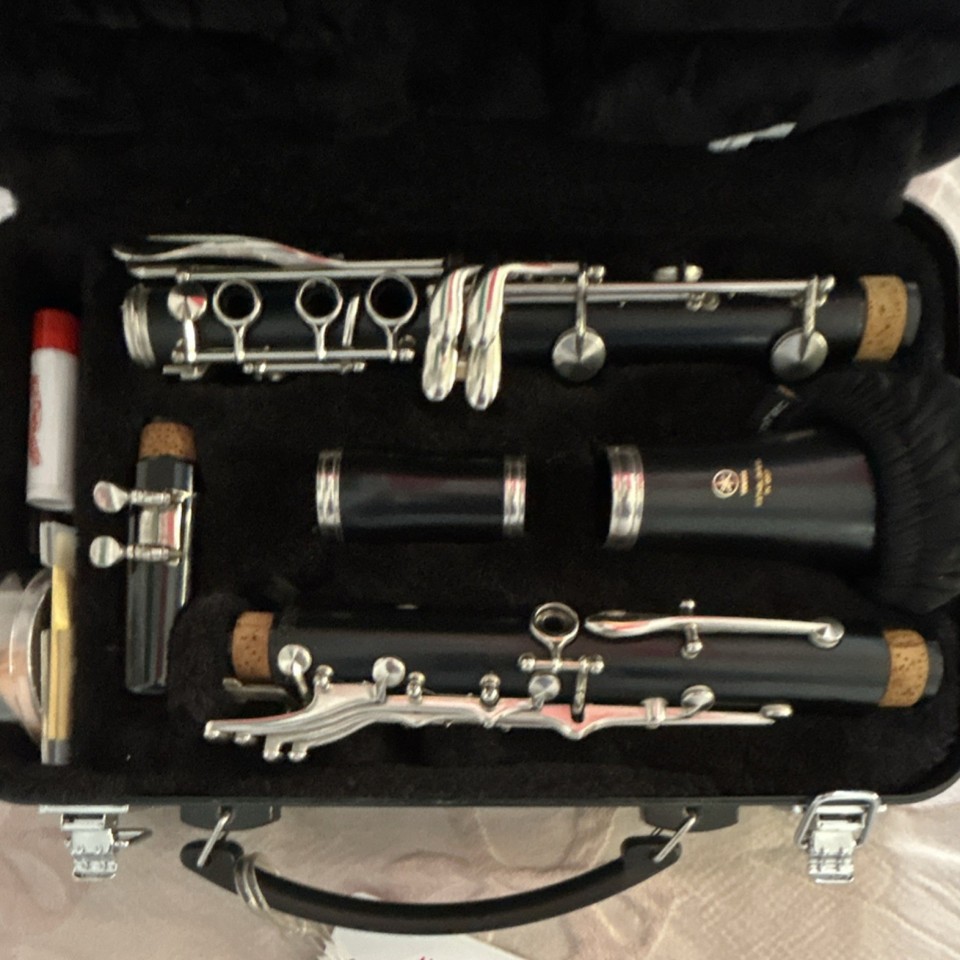 Yamaha Bb Clarinet Black Plastic High Polish with Case Mouthpiece Care ...