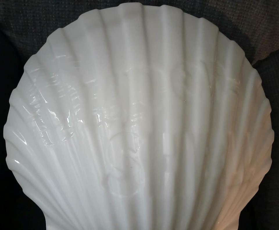VINTAGE SUPER SHELL CLAMSHELL MILK GLASS 18" GAS PUMP GLOBE | eBay