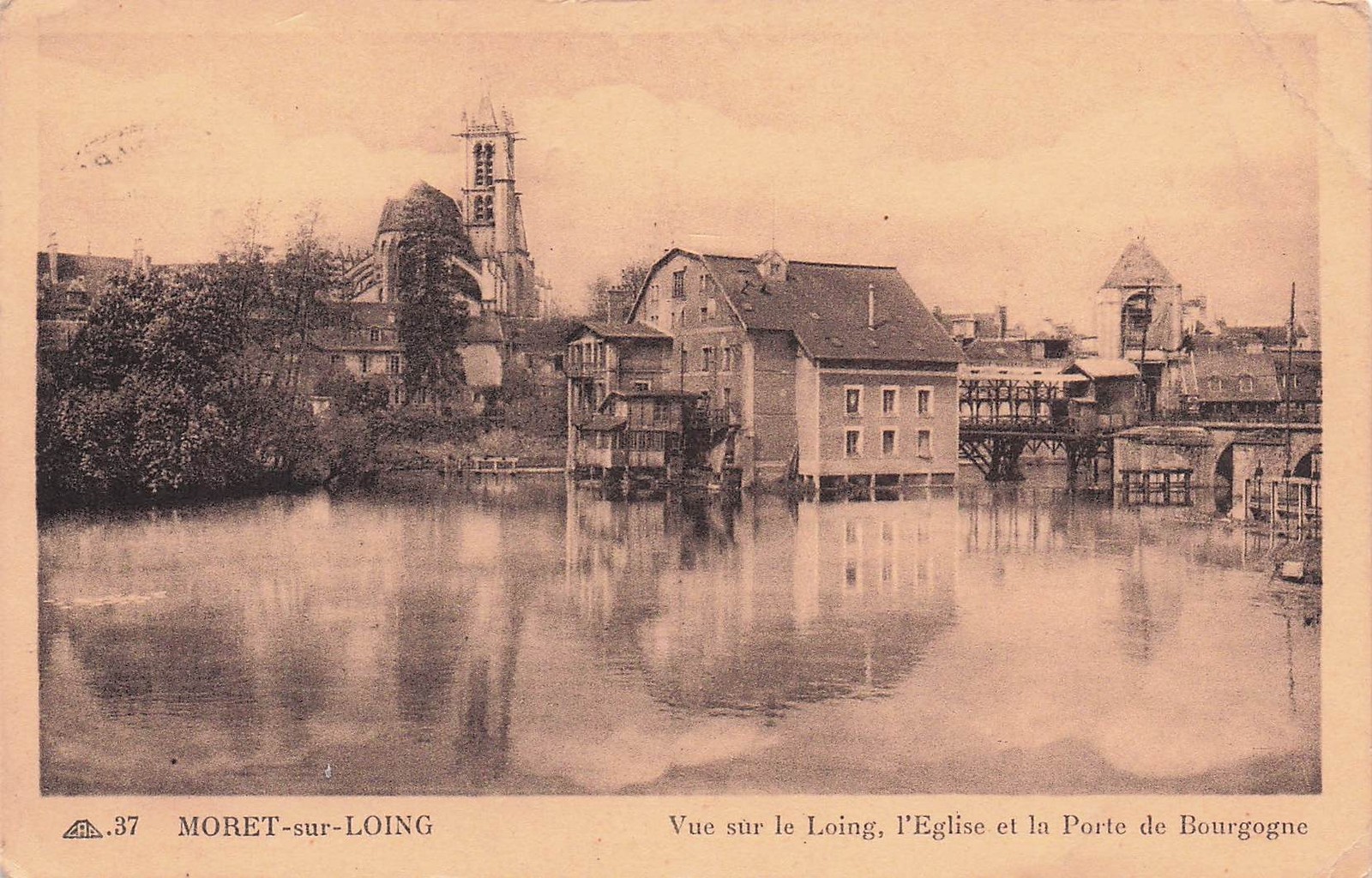 77 MORET SUR LOING VIEW SUR LE LOING L CHURCH ET LA PORTE DE BURGOGNE ...