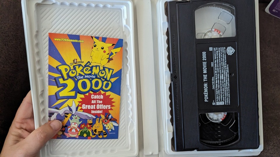 Pokémon the Movie 2000 (VHS, 2000, Clamshell) With PROMO PIKACHU POG ...
