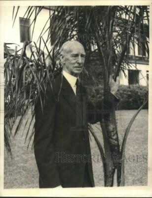 1945 Press Photo Baseball manager Connie Mack spends vacation in St ...