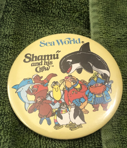 Vtg Sea World Whale Shamu And His Crew 2 1/2" Pin back Pin Button Multi ...