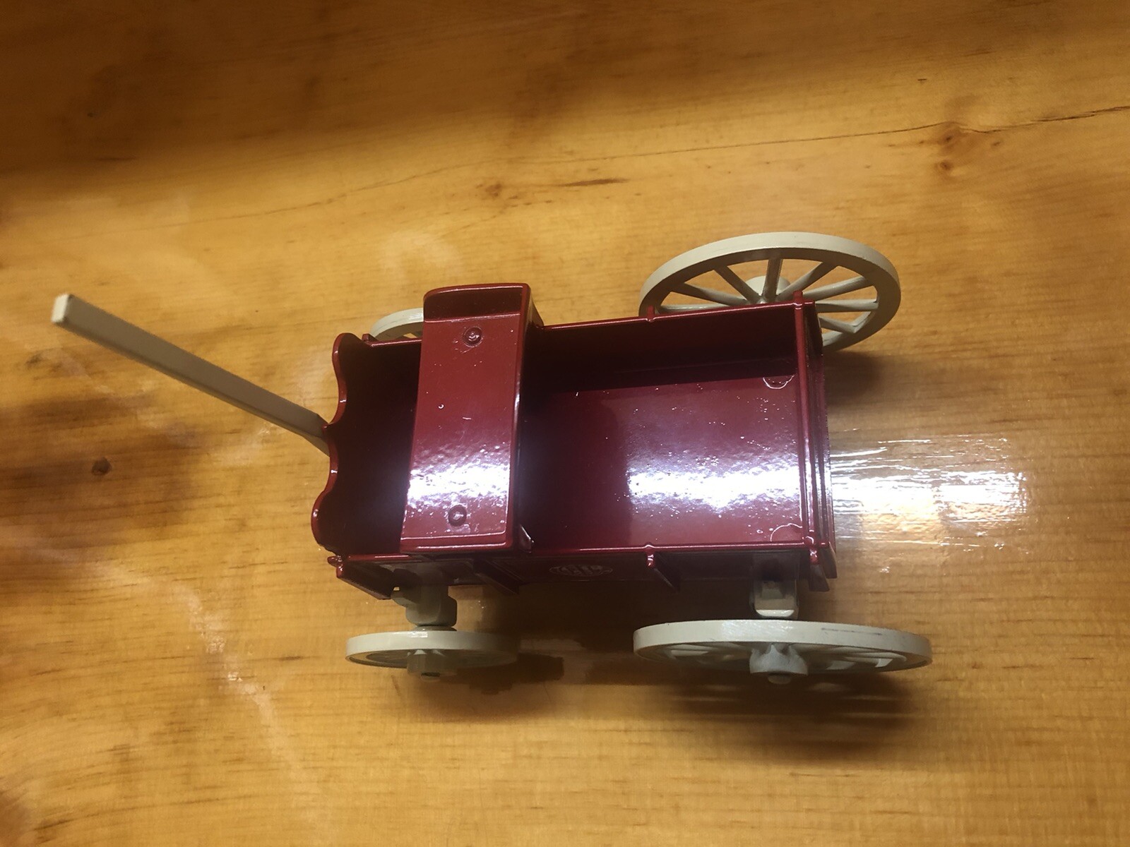 1/16 Red IHC Buckboard Wagon with White Frame. Die cast Made In USA ...