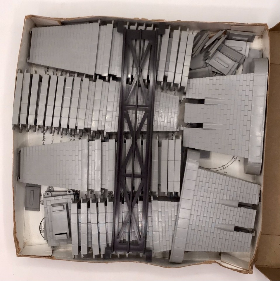 Atlas 47 Piece HO Gauge Pier Set - Complete - In Original Box | eBay