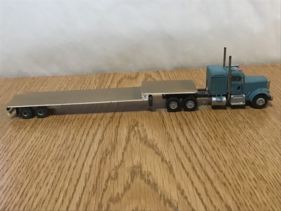HO 1/87 Custom diecast Freightliner FLC truck and 40’ drop deck flatbed ...
