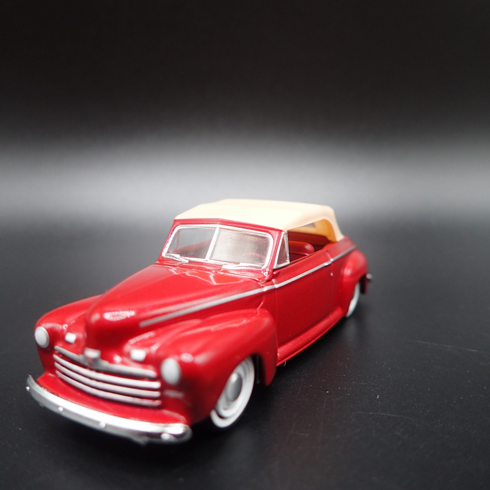 1946 46 FORD SUPER DE LUXE CONVERTIBLE 1:64 SCALE COLLECTIBLE DIECAST ...