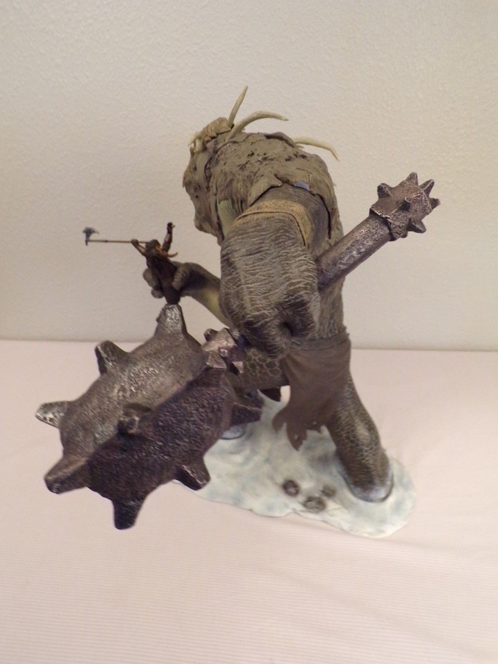 Snow Troll with Dwarf Lord of the Rings Statue Sideshow War in the ...