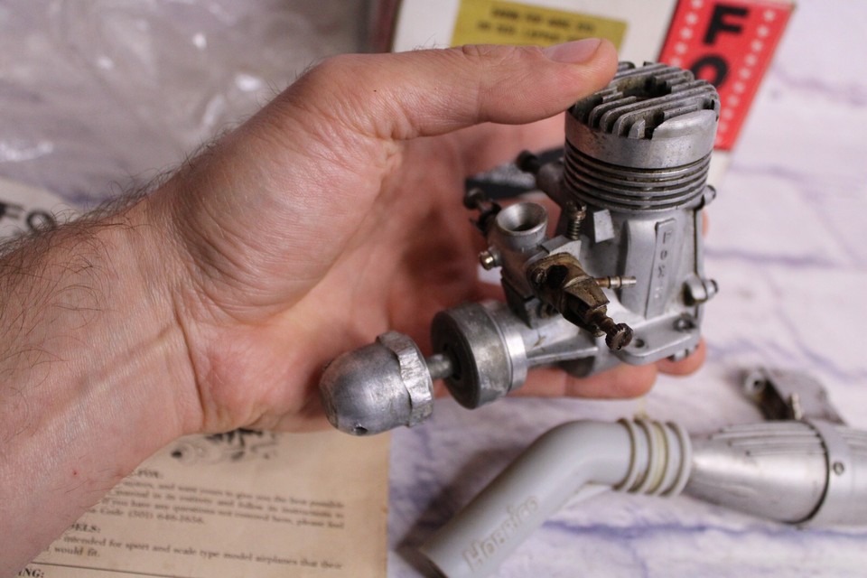 FOX 40 - RC Airplane Nitro Motor - Great compression - 40RC STD BB Sch ...