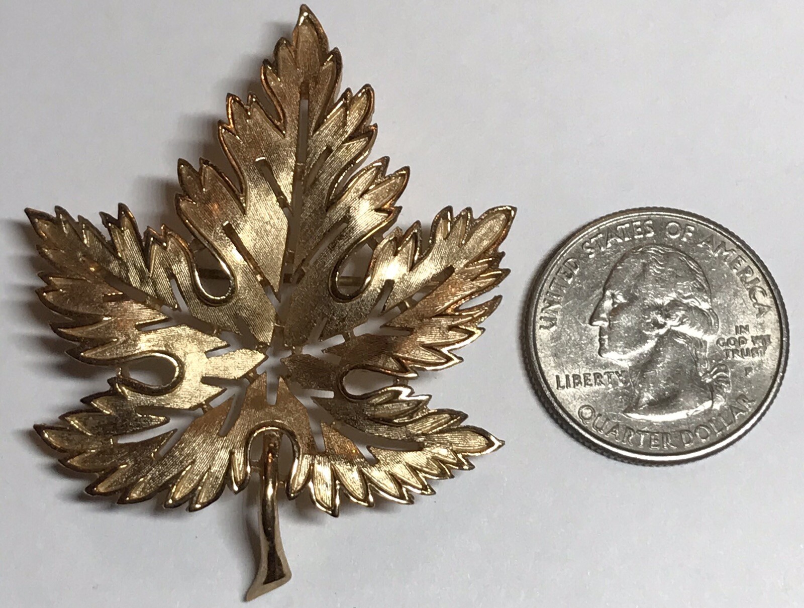 1960’S TRIFARI GOLDTONE FLORAL THEME ”MAPLE LEAF” BRO… - Gem