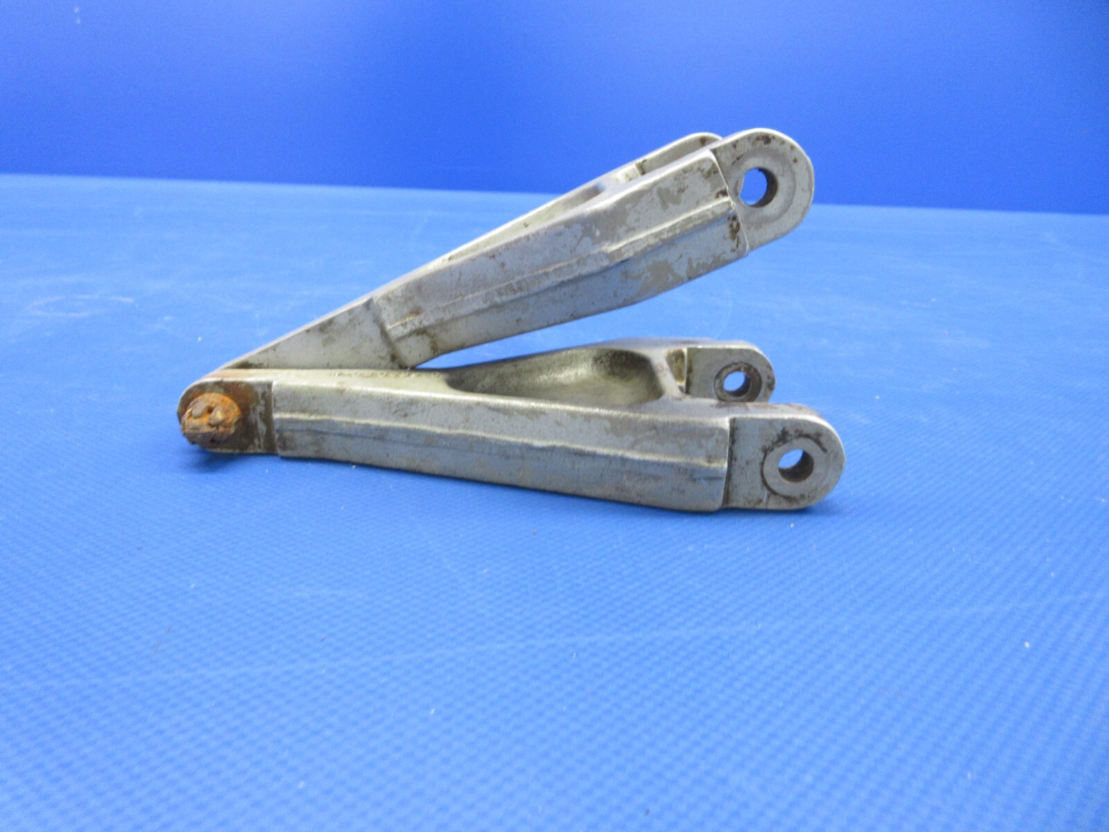 Piper PA23 Aztec Nose Gear Scissor & Bushing Assy P/N 752-914 (0324-718 ...