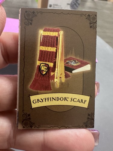 MGA Mini Verse Harry Potter Back To Hogwarts - Gryffindor Scarf Set ...