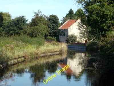 Photo 6x4 The Chequers Inn at Ranby Ranby/SK6580 Reflected in the ...