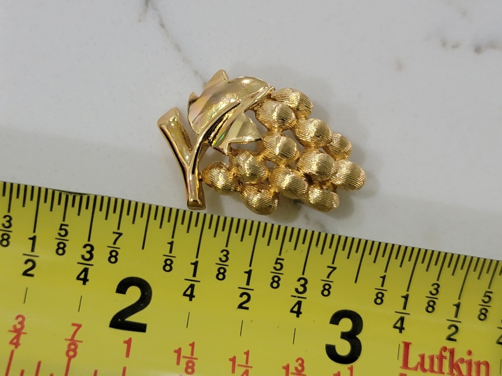 SMALL VINTAGE CROWN TRIFARI GRAPE CLUSTER GOLD PLATED… - Gem