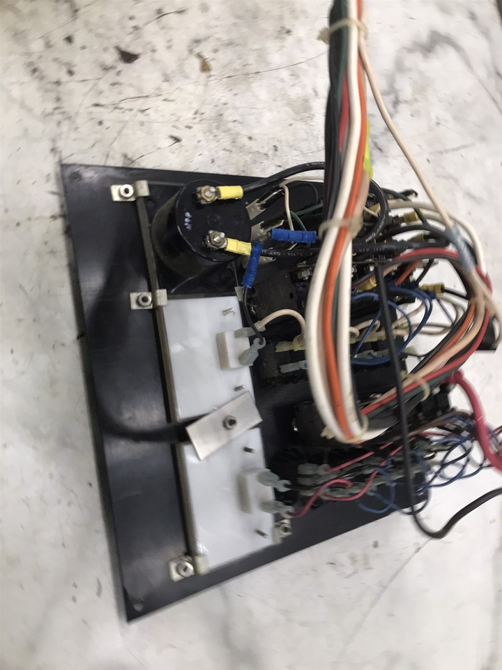 89 Larson Milano 270 DC Boat 12V DC & 120 V AC Shore power breaker ...