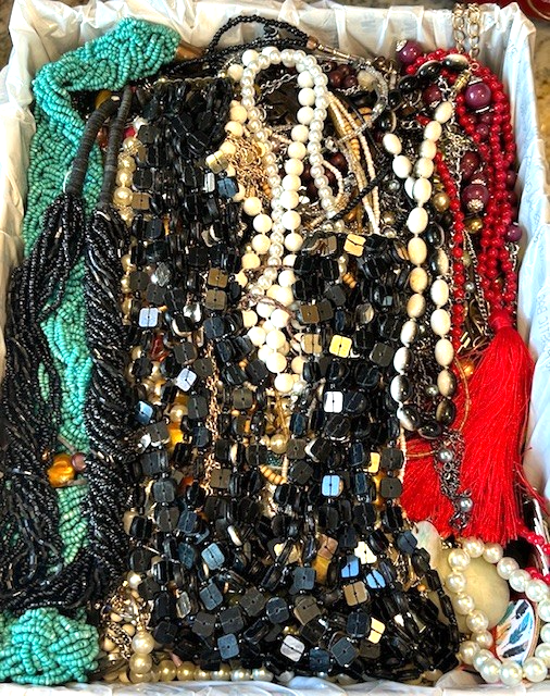 16+ LBS HUGE Jewelry Lot Vintage- Now Pieces all 100% Wearable not ...