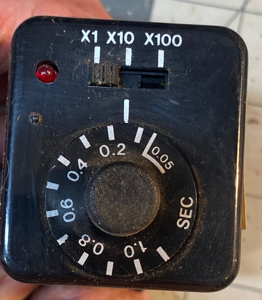 One EAGLE SIGNAL Timing Delay Unit 70Q2A601 ( 120VAC /0-100 Min./ 10A ...