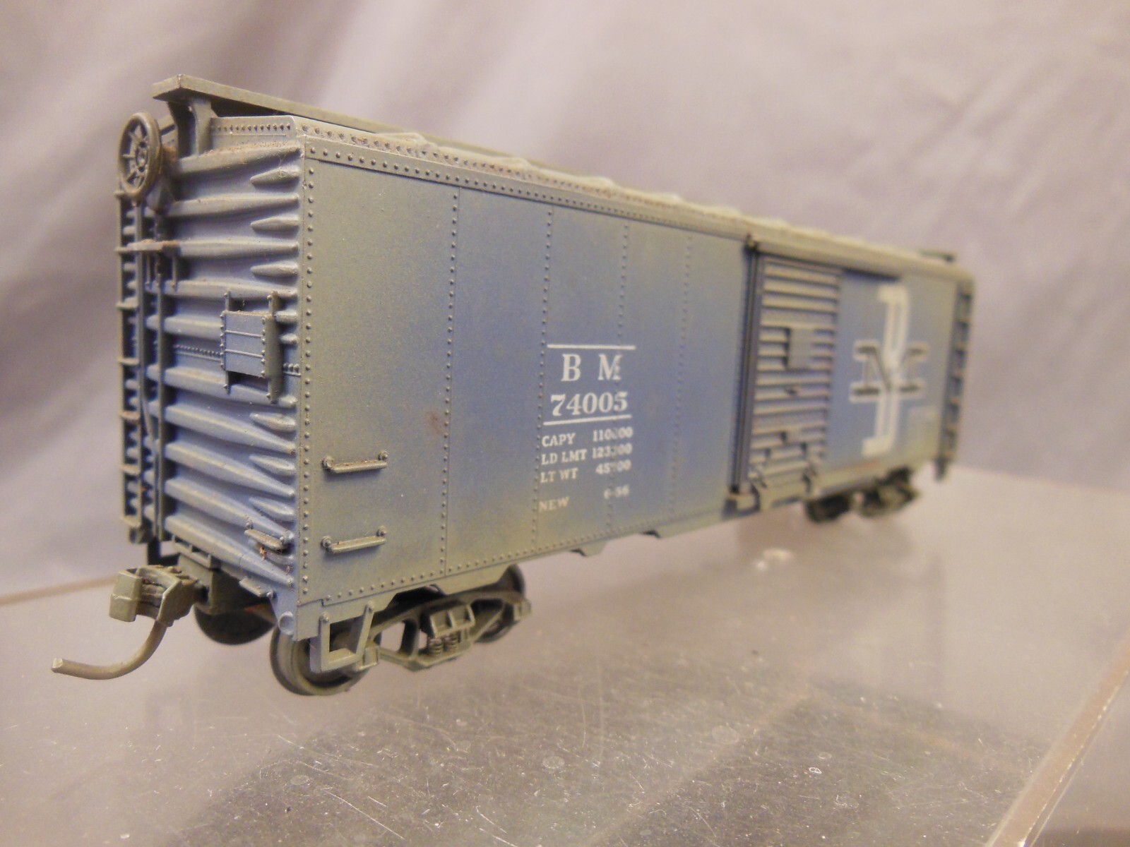 HO SCALE WEATHERED BOSTON & MAINE BM 74005 40' BOX CAR | eBay