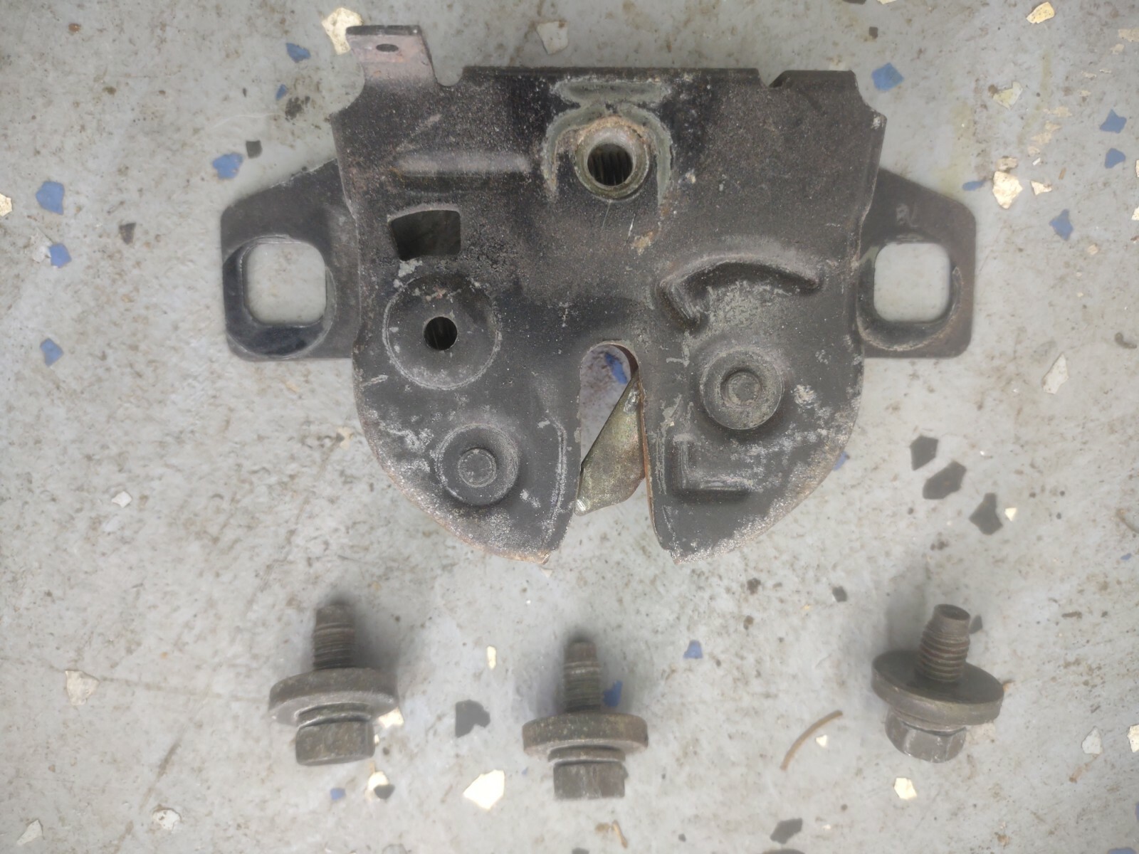 87-89 Z31 Nissan Z31 300ZX OEM Hood Latch Female (84-86?? *Buyer Checks ...