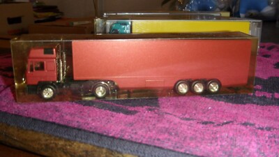 Herpa, MAN Hochdach Weinrot Metallic mit Koffer Auflieger Weinrot ...