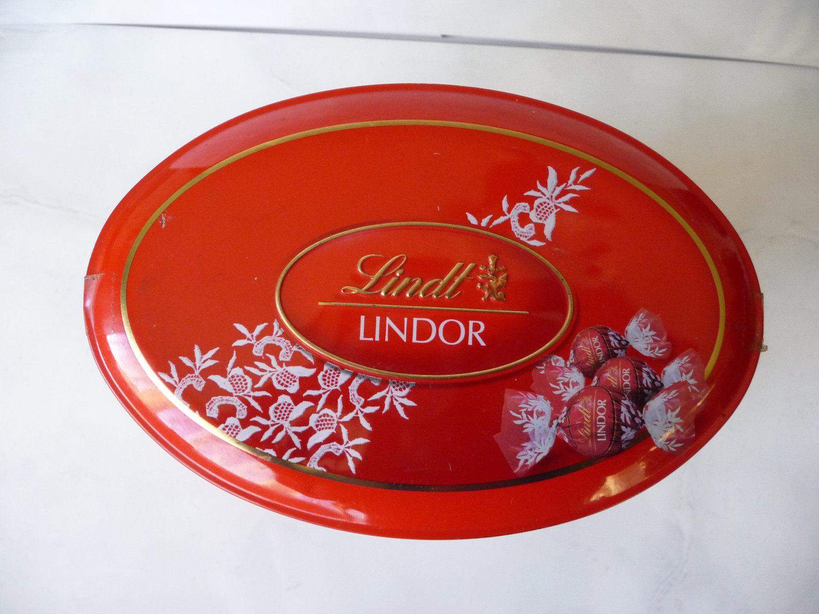 Lindt Lindor Empty Tin box Limited edition winter sledge chocolate used ...