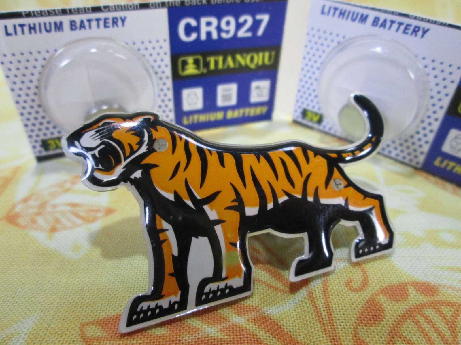 Light Up Flashing Battery Operated Tiger Pin / Sports… - Gem