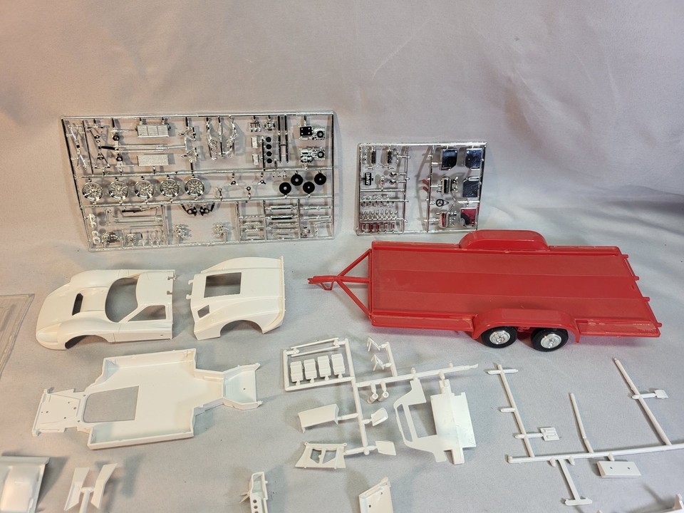 Vintage MPC Ford MARK IV & Trailer Van 1/25 Model Kit Open box/partial ...