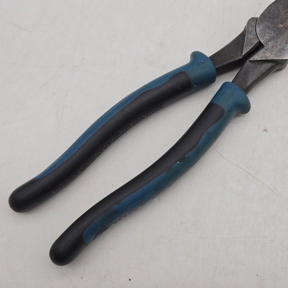 Klein Tools J2000-9NE Lineman's Side Cutting Pliers 9" Journeyman Blue ...