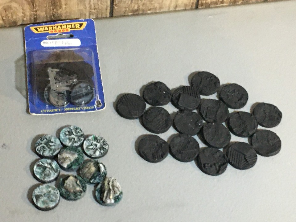 A34539 UNKNOWN TABLE TOP WARGAMES MINIATURES BASES LOT CUSTOM PRINTED ...