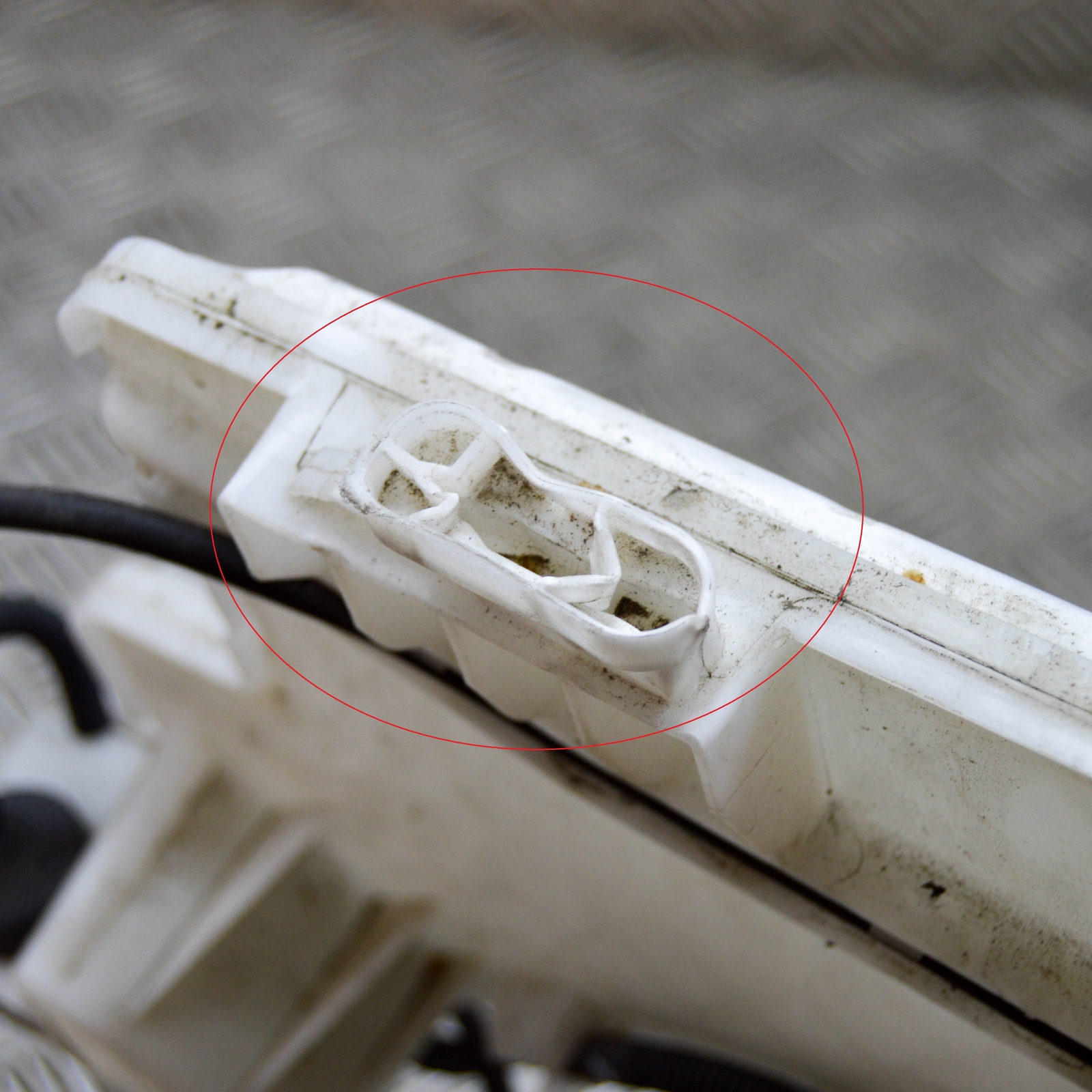 PEUGEOT 3008 SUV P84 Réservoir Lave-glace 9813363380 9824265780 ...