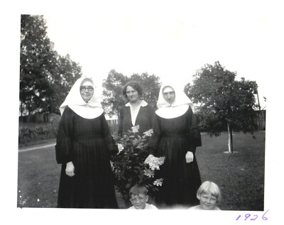 FAMILY WITH TWO NUNS,CHICAGO,IL,1926.VTG 4.7" x 3.7" PHOTO^4 | eBay
