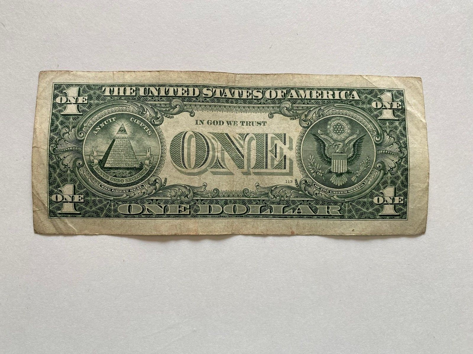 One dollar bill serial number E 65282159 E $1 Note US Real money 2006 ...