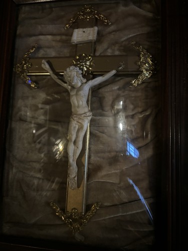 Antique Crucifix Jesus Christ Shadow Box Bubble Glass Cover Religious ...