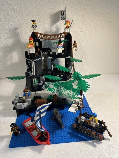 LEGO 6273 Rock Island Refuge With Ba Pirates | eBay