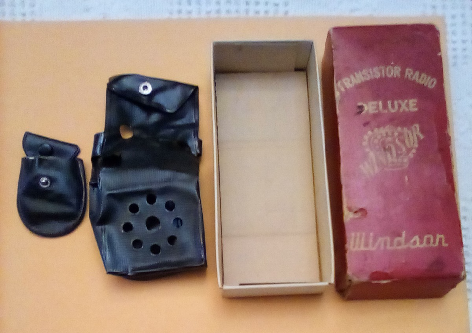 VINTAGE WINDSOR 2 TRANSISTOR BOYS RADIO BOX CASE EARPLUG RED WHITE ...