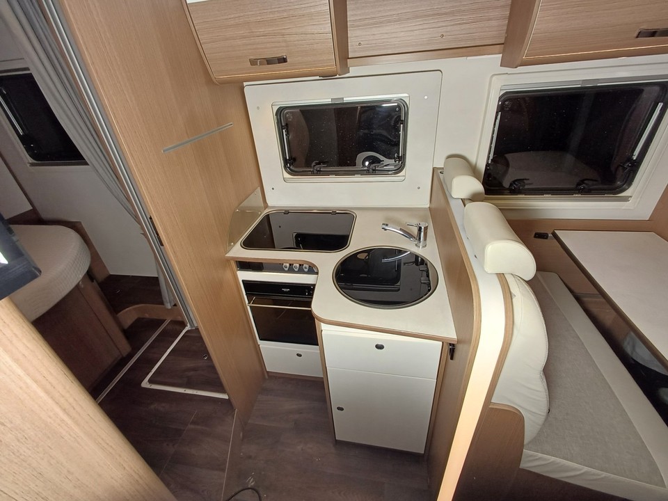Carado T339 Emotion Island Bed Motorhome | eBay UK